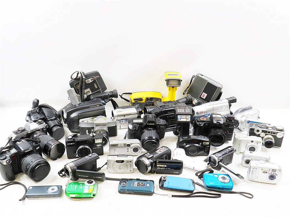 ShopTheSalvationArmy - 31 Vintage Cameras & Camcorders – Collector's ...