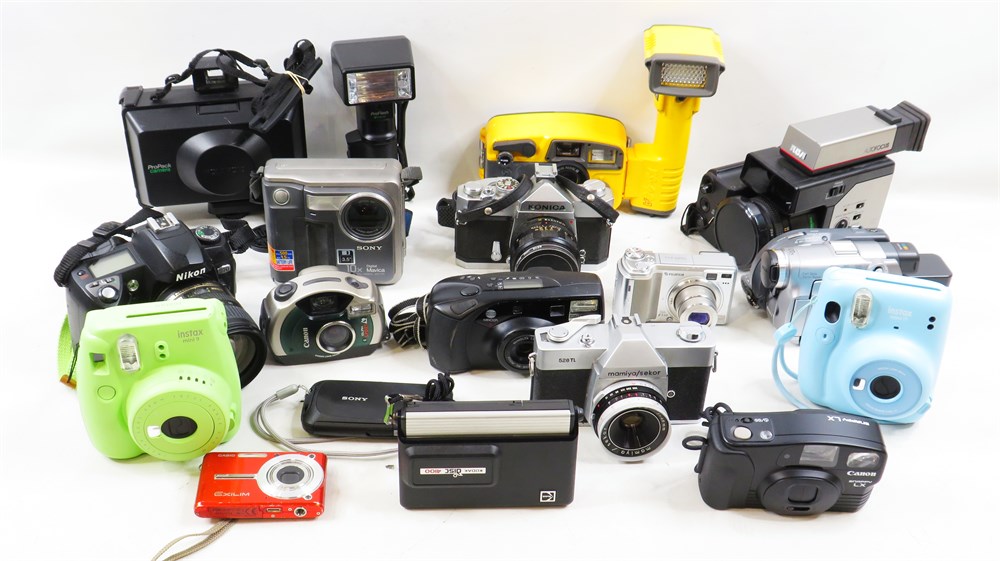 ShopTheSalvationArmy - 17 Vintage Cameras & Camcorders – Collector's ...