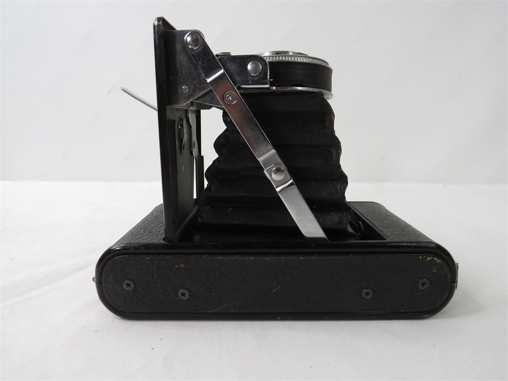 ShopTheSalvationArmy - Vintage Rollex 20 Camera With Case (Untested) [F71]