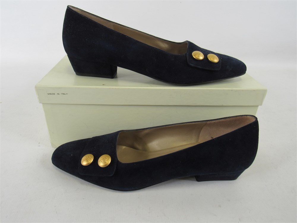 ShopTheSalvationArmy - St. John Suede Flats, Size: 6B (Women) [D2911]
