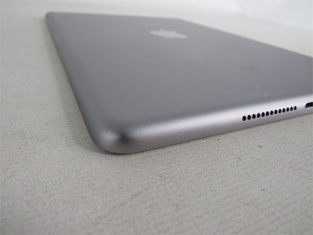 ShopTheSalvationArmy - Apple iPad 32GB (Model A1893) – Tested & Fully ...