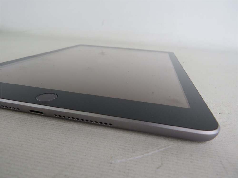 ShopTheSalvationArmy - Apple iPad 32GB (Model A1893) – Tested & Fully ...