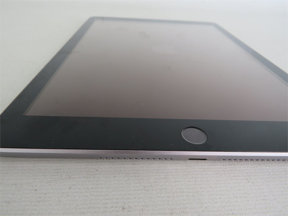 ShopTheSalvationArmy - Apple iPad 32GB (Model A1893) – Tested & Fully ...