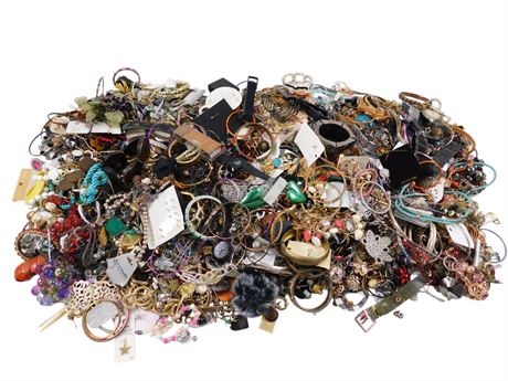 ShopTheSalvationArmy - Unsorted 29 lb Metal Costume Jewelry Lot (3087I)