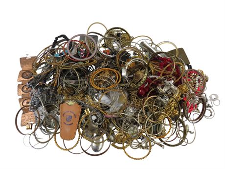 ShopTheSalvationArmy - 8.9375 LBS; 100% Unsorted Metal Costume Jewelry ...